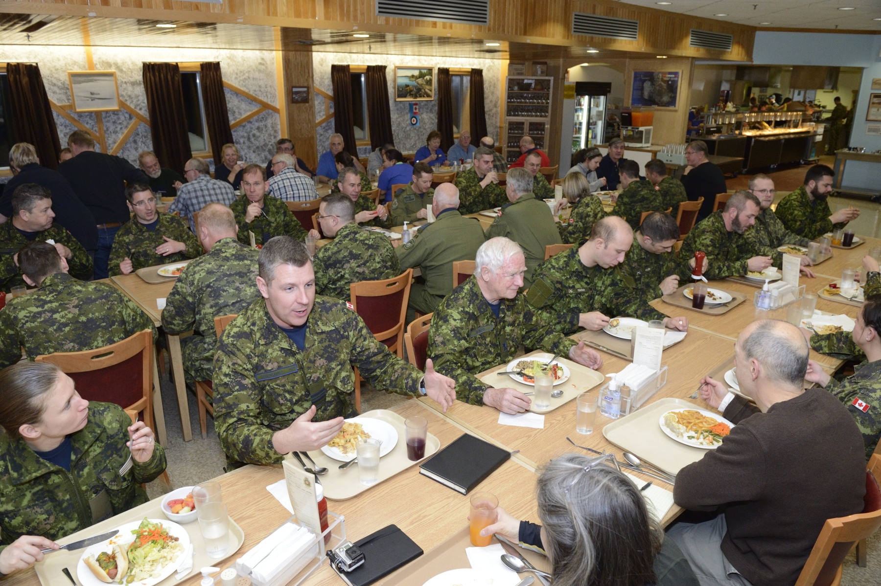 The Governor General of Canada > Photos > Visit to Canadian Forces ...