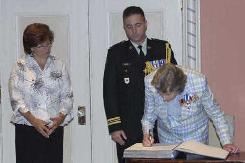 Lady Patricia receives the Meritorious Service Cross (Military Division ...