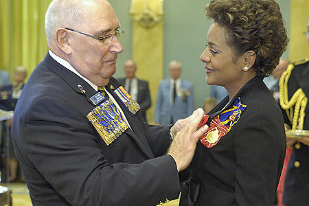 Governor General receives symbolic first poppy of the 2008 National ...