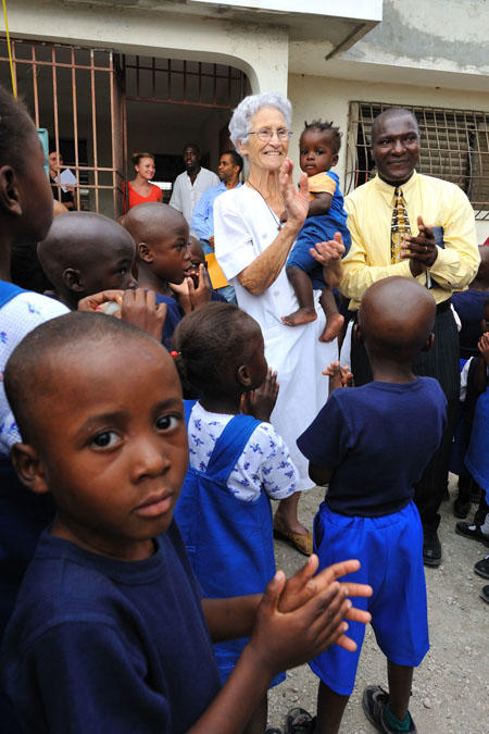 Visite de l'orphelinat Espoir d'enfants à Port-au-Prince | La ...